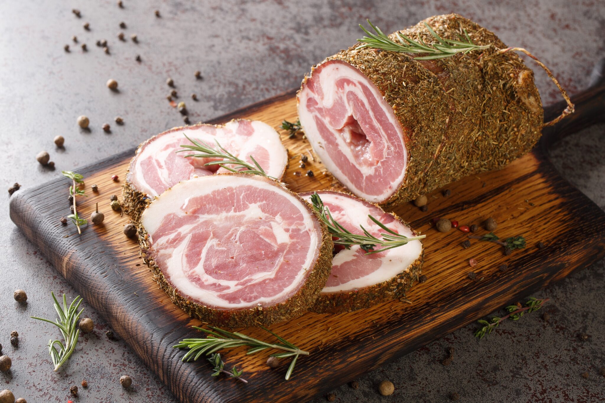 Domáca slanina - ako na správne údenie slaniny? - Klobásky.sk